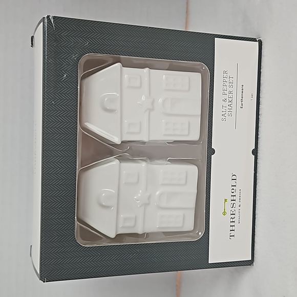 Threshold | Dining | Threshold Nwt White Salt Pepper Shaker Set Houses ...